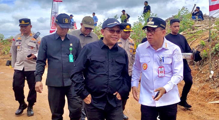 Dilaksanakan oleh KLHK, Rektor UNMUL Ikut Serta Dalam Penanaman Pohon di RHL IKN, Secara ...